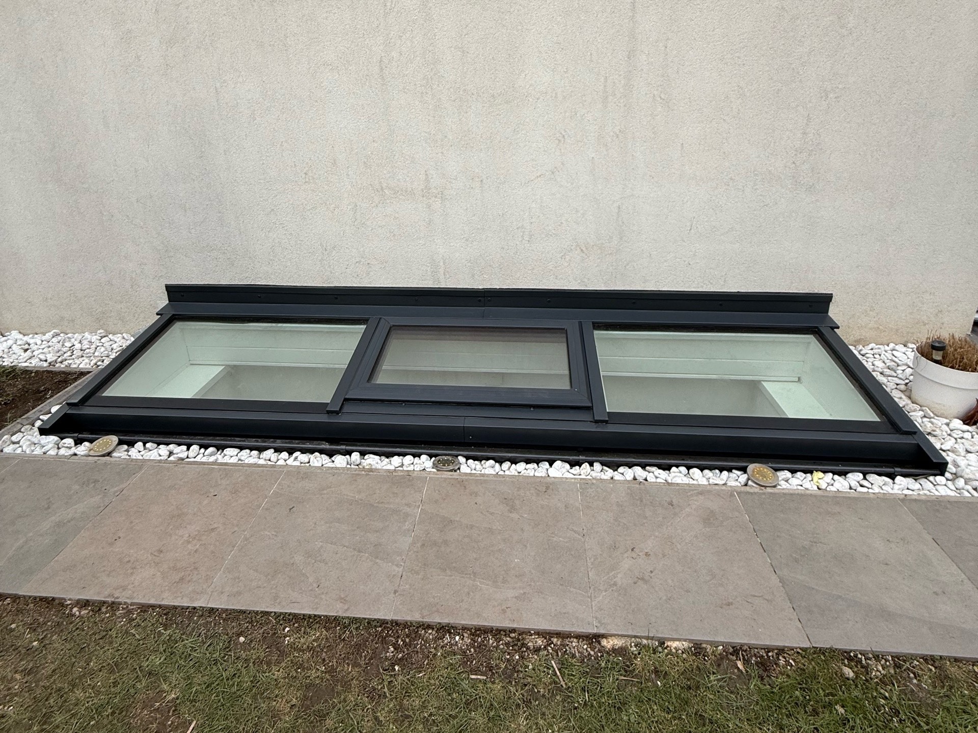 Wood/aluminum conservatory with skylight